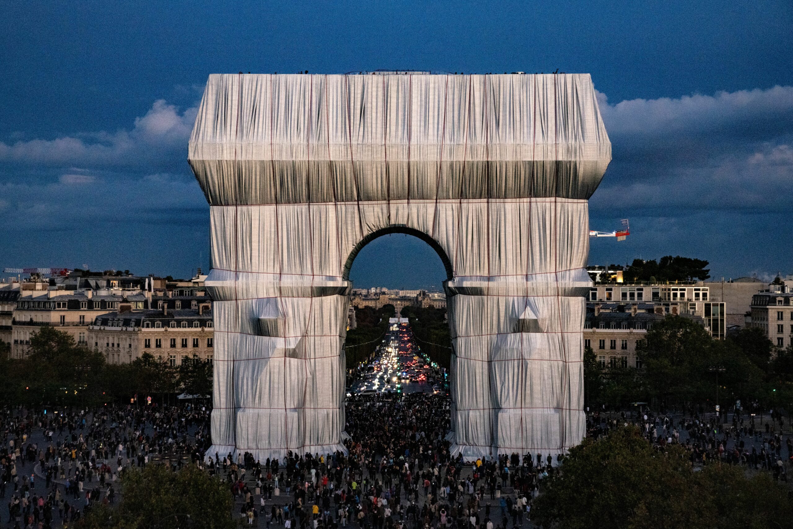Christo & Jeanne-Claude's L'Arc de Triomphe, Wrapped, given new life by Parley for the Oceans on ...