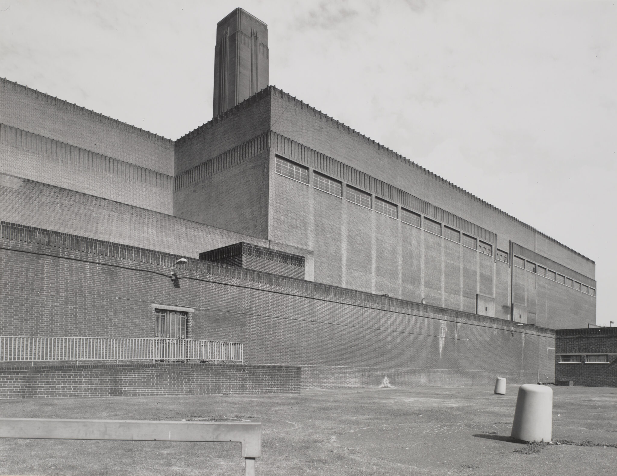 31.-Bankside-Power-Station-London-now-Tate-Modern.-Architect-Sir-Giles ...