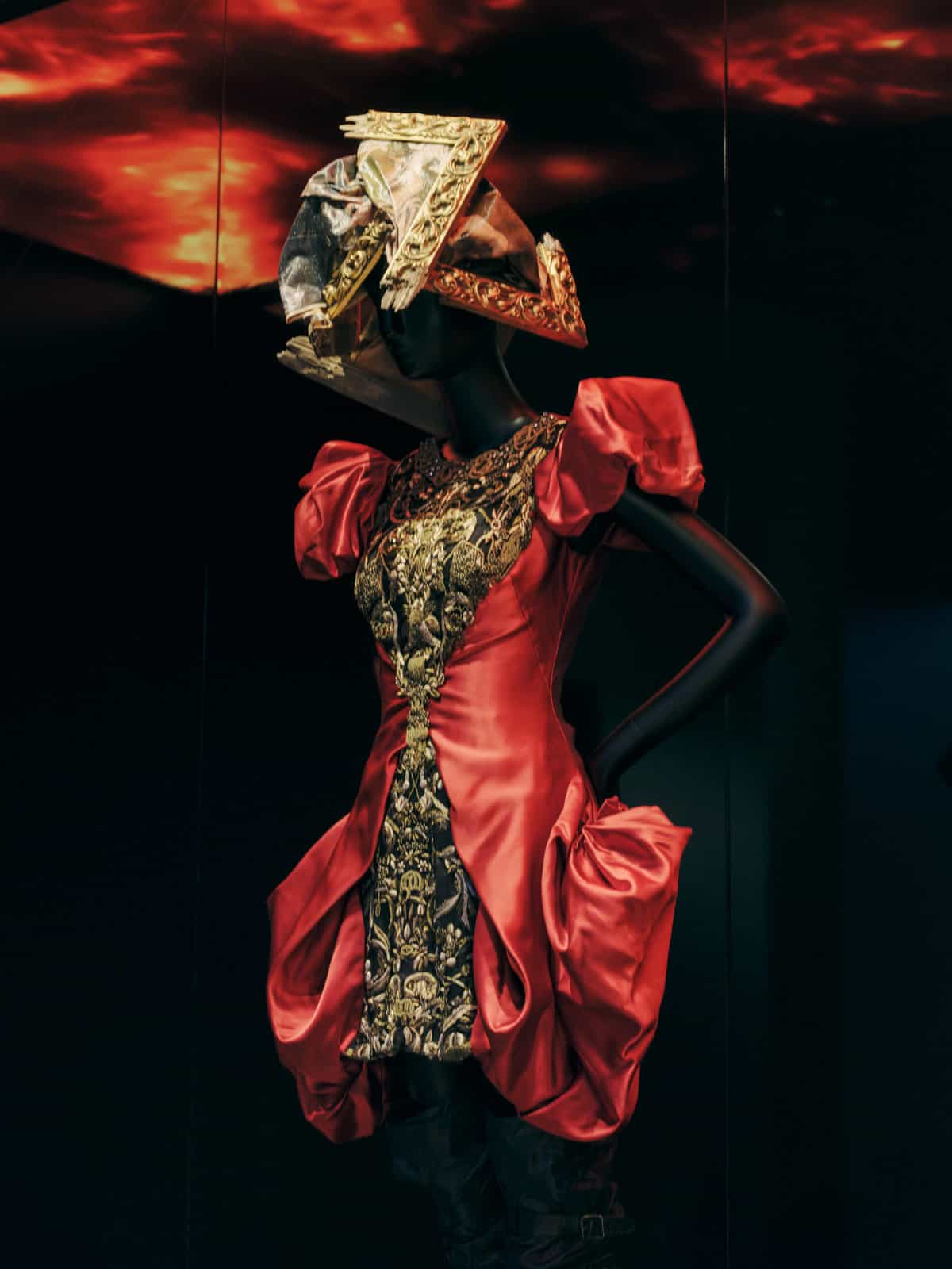 6.-Tom-Ross-NGV-McQueen - FAD Magazine