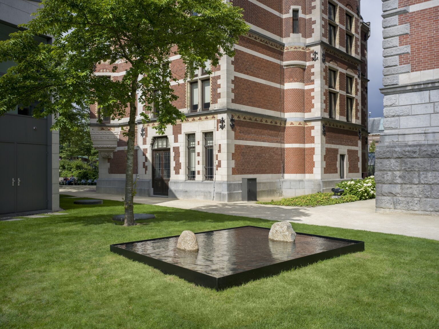 A new exhibition dedicated to the pioneering Japanese movement 'Mono-ha ...