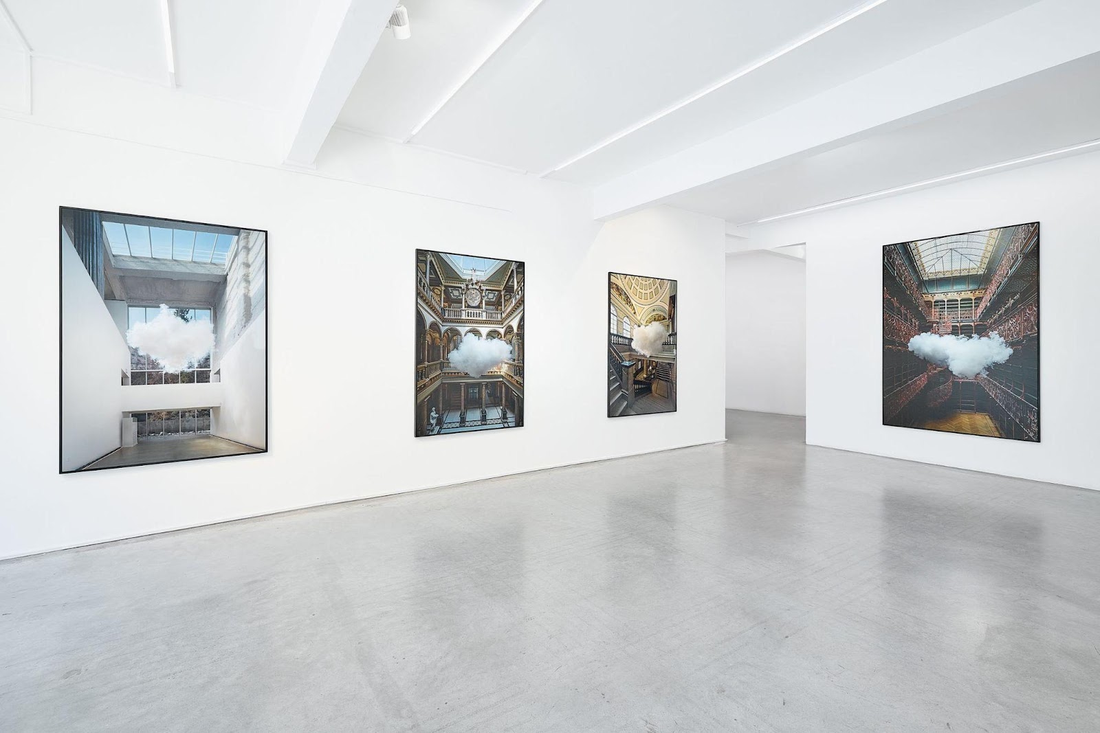 Berndnaut Smilde- Vertical Visibility at Ronchini Gallery - FAD Magazine