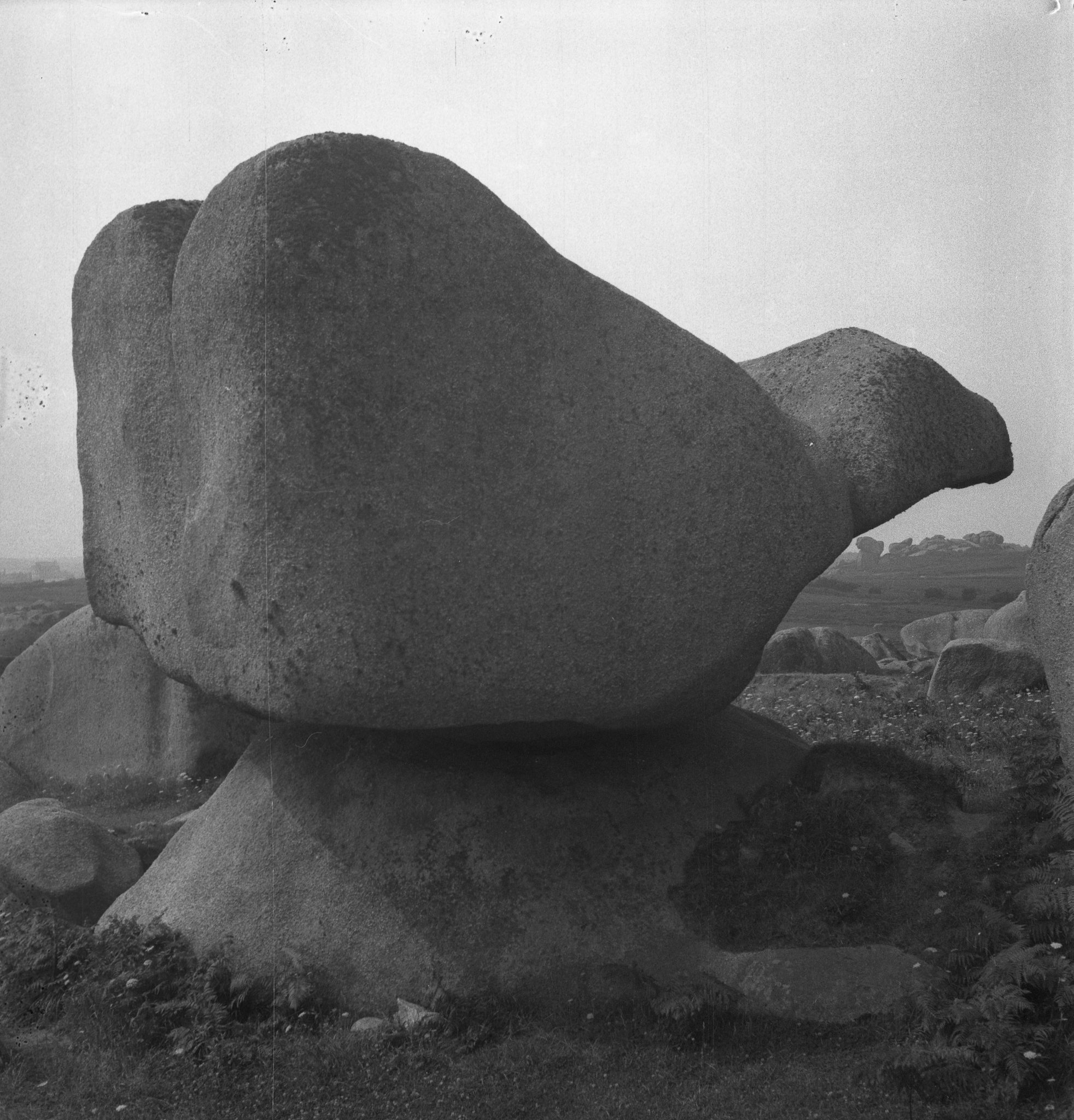 Photograph of 'Bum and thumb' rock Ploumanac'h - FAD Magazine
