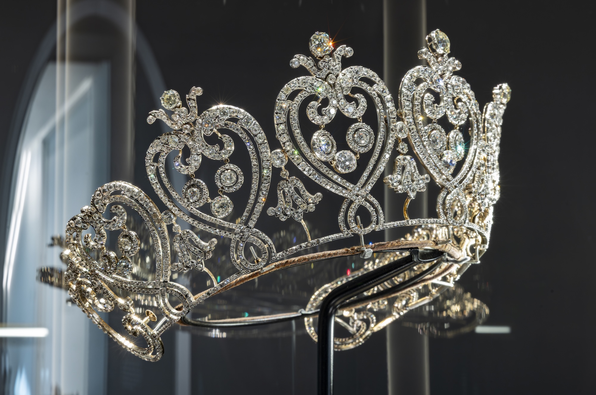 V&A Unveils First Major Cartier Jewels & Watches Exhibition in Nearly ...
