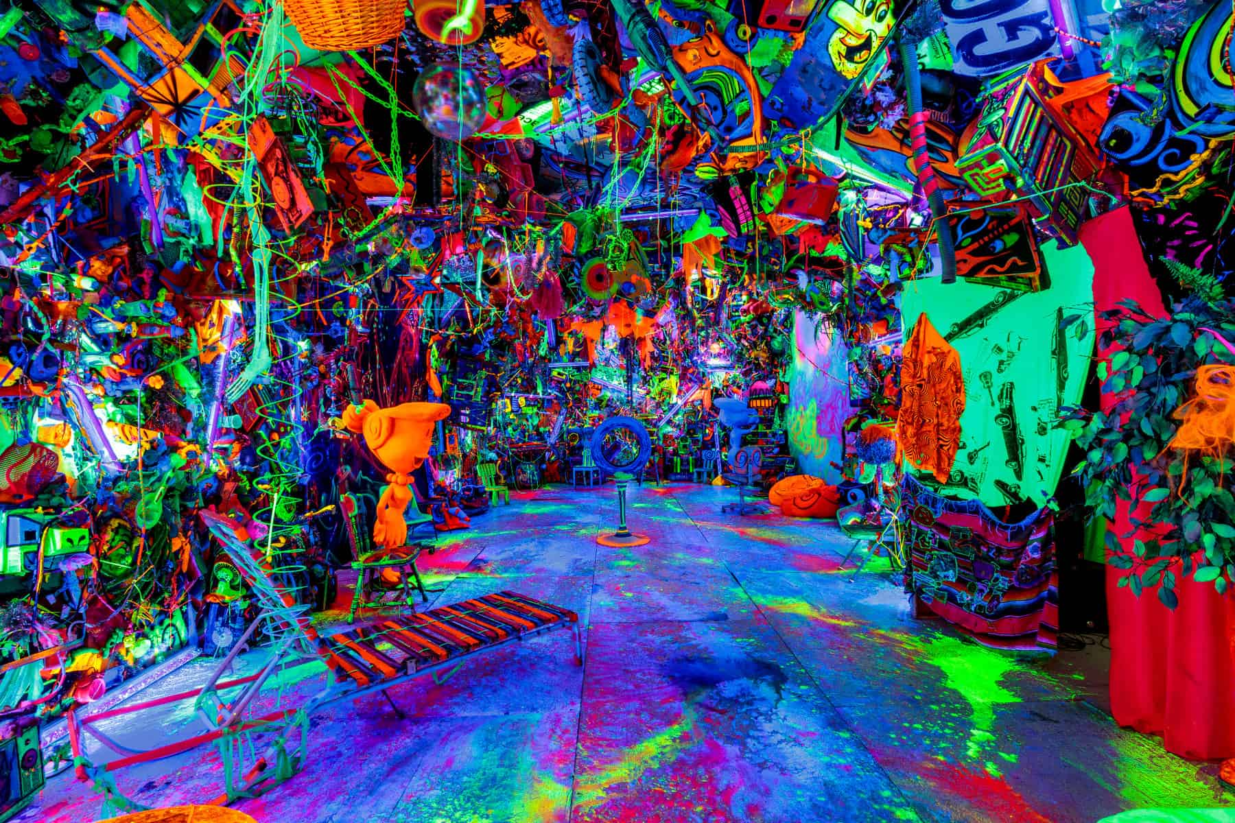 BEYOND THE STREETS LONDON the most comprehensive graffiti & street art ...