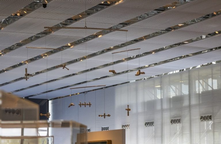 Ryan Gander extraordinary installation, an intrigued human armature ...