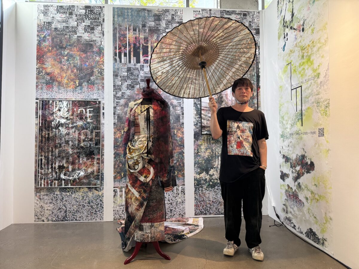 Mitsuhiro Higuchi in his booth. Photo Vittoria Benzine - FAD Magazine