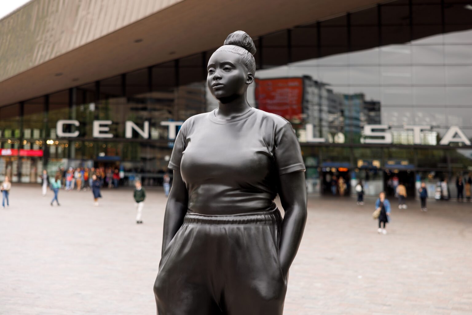 Thomas J Price's monumental bronze sculpture 'Moments Contained ...