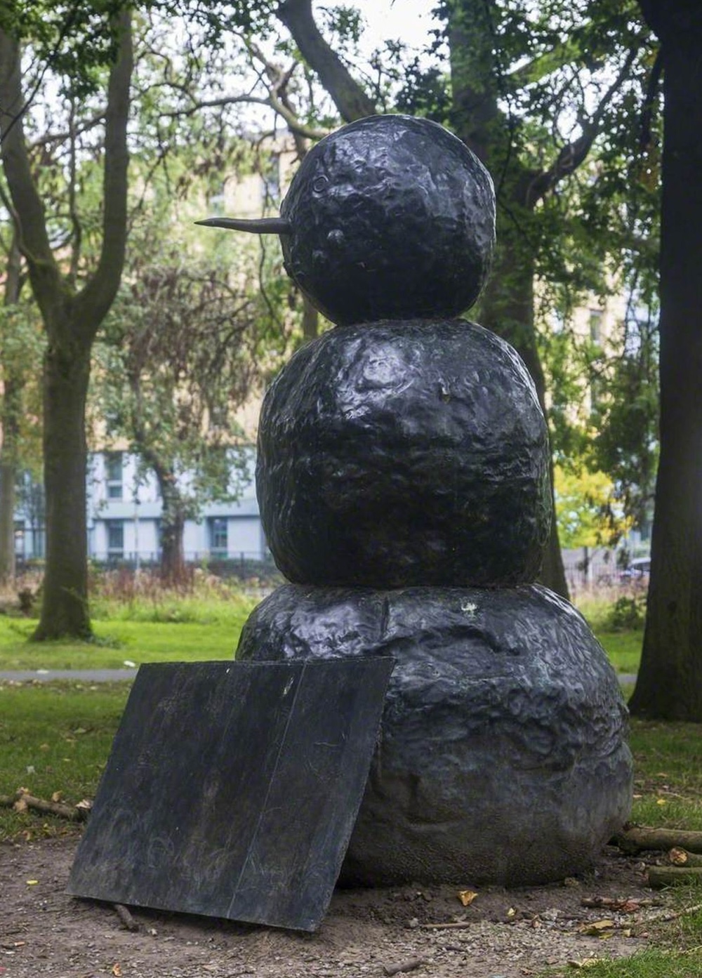 PAUL’S HAPPY CHRISTMAS FROM SIX SNOWMEN - FAD Magazine