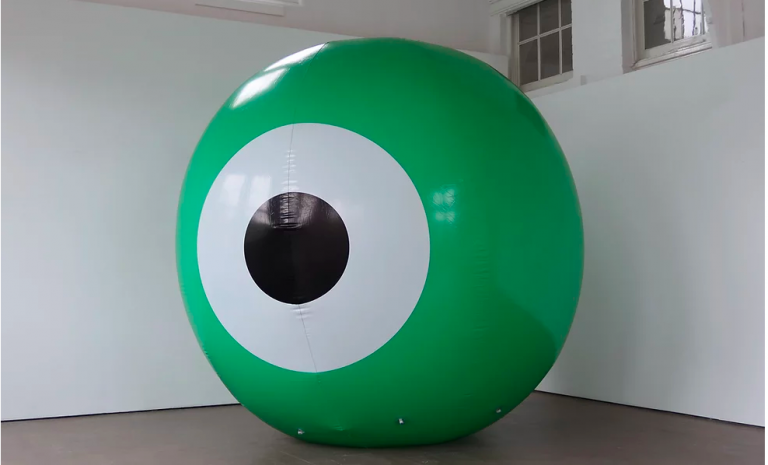 Artist produces giant inflatable eye sculpture. - FAD Magazine