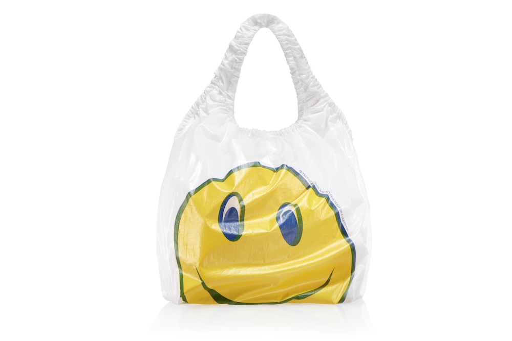The Best Uses for Plastic Bags with Handles in Retail - FAD Magazine