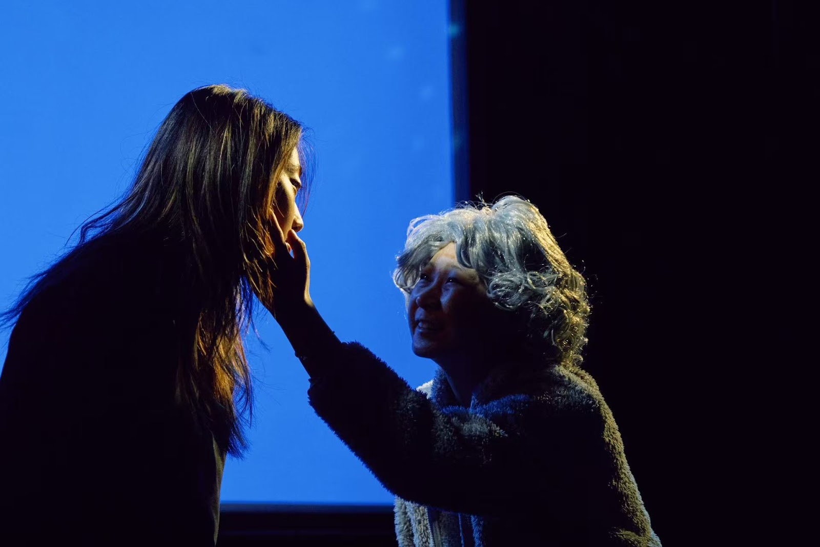 An Experimental Play on Trauma, Escape, and a Posthuman Future. - FAD ...